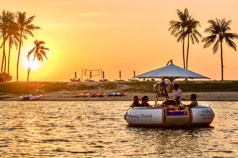 Barbecuen en varen? Huur een BBQ donut! | GIRLS WHO MAGAZINE