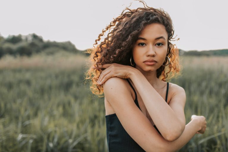 Curly girl methode: uitleg & stappenplan | GIRLS WHO MAGAZINE