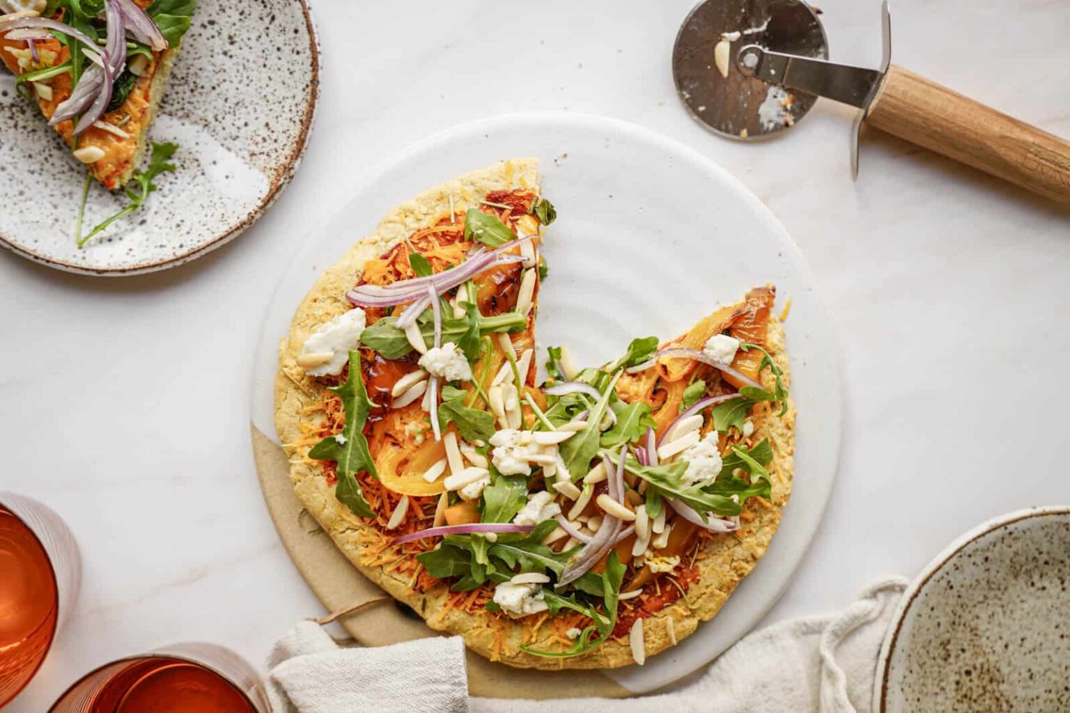 Recept Glutenvrije en Vegan Pizza met Chiazaad | GIRLS WHO